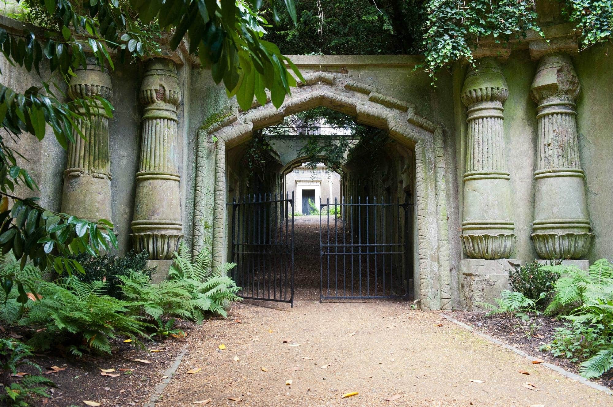 A Tour of the World's 10 Most Famous Cemeteries - PBSGEO